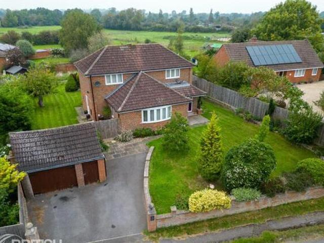 4 Bedroom Detached House For Sale In Swindon, Wiltshire
