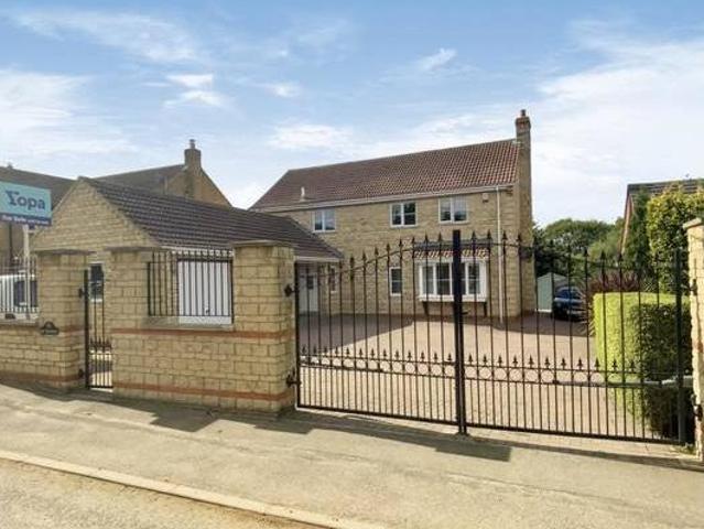 4 bedroom detached house for sale in Swinstead Road Corby Glen NG33