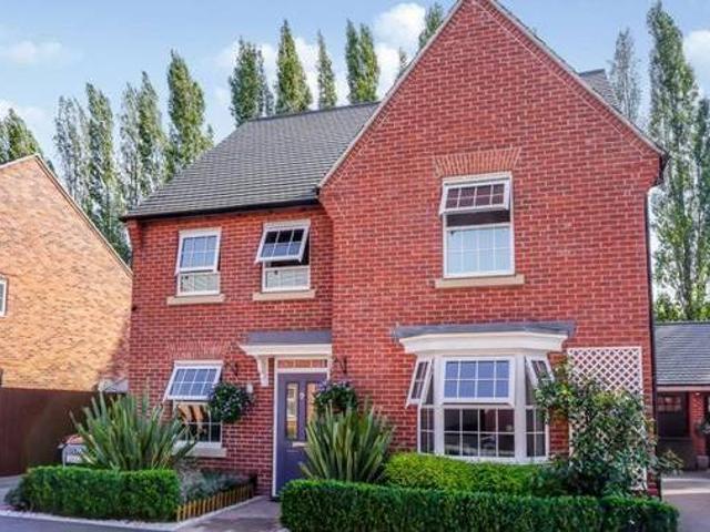 4 bedroom detached house for sale in Potters Way Swadlincote DE12 DE12
