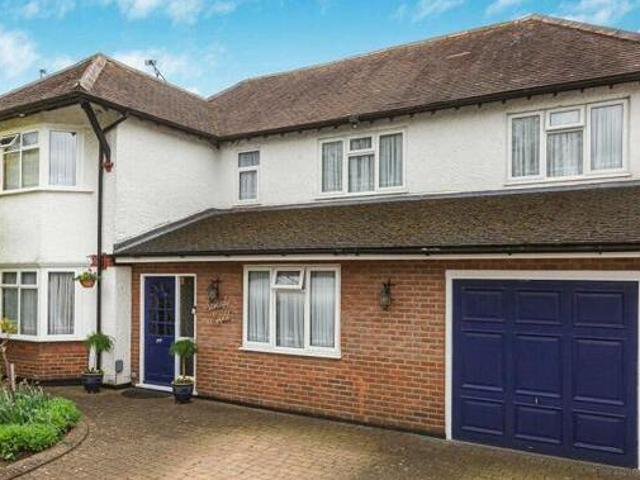 4 Bedroom Detached House For Sale In Potters Bar