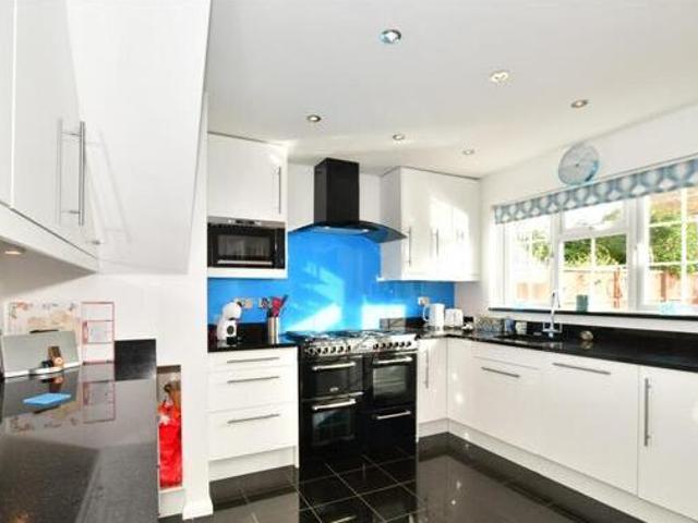 4 Bedroom Detached House For Sale In Pound Hill, Crawley