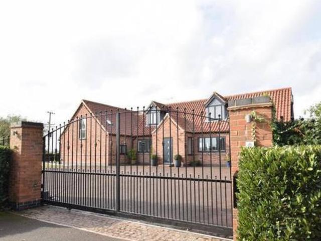 4 bedroom detached house for sale in Pollards Lane Southwell NG25