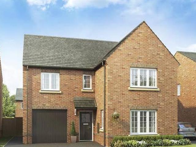 4 bedroom detached house for sale in Pontefract Road Featherstone WF7 WF7