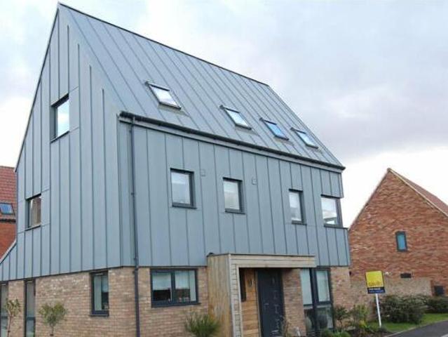4 Bedroom Detached House For Sale In Poringland, Norwich