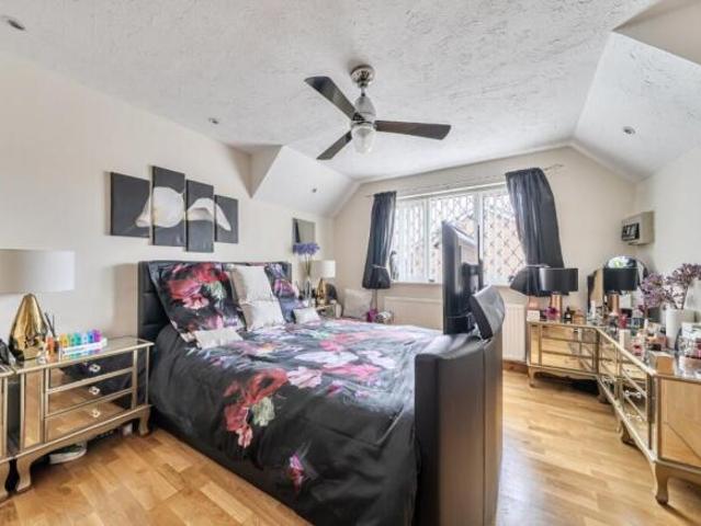 4 bedroom detached house for sale in Portland Close, Slough, Berkshire, SL2