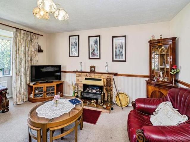 4 bedroom detached house for sale in Portland Close, Slough, SL2