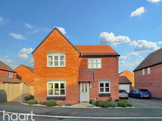 4 bedroom detached house for sale in Pates Close Nottingham NG15