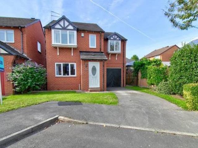 4 bedroom detached house for sale in Pavillion Close Doncaster DN12