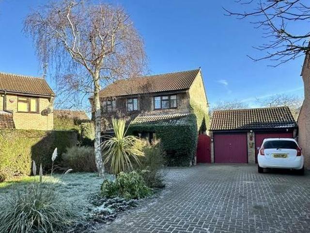 4 bedroom detached house for sale in Pages Way Brampton Cambridgeshire PE28 4UR PE28
