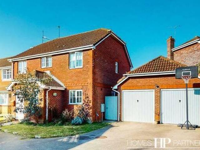 4 bedroom detached house for sale in Pagewood Close Maidenbower RH10
