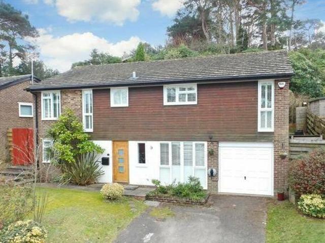 4 bedroom detached house for sale in Palmer Close Storrington West Sussex RH20