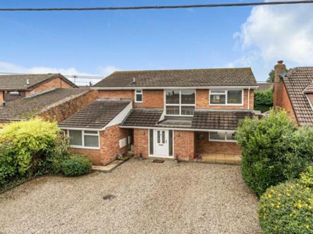 4 Bedroom Detached House For Sale In Pamber Heath