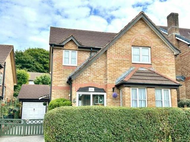 4 Bedroom Detached House For Sale In Par