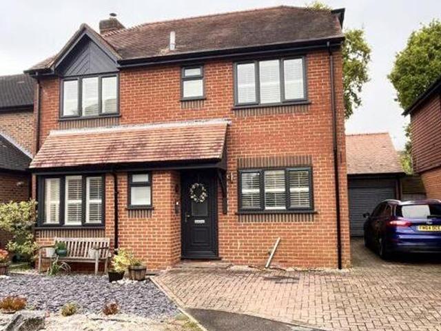 4 Bedroom Detached House For Sale In Park Gate