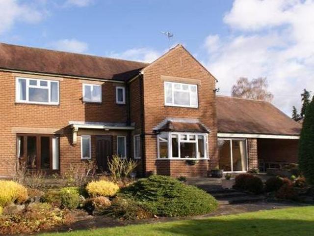 4 bedroom detached house for sale in Park Lane Two Dales Derbyshire DE4 2FB DE4