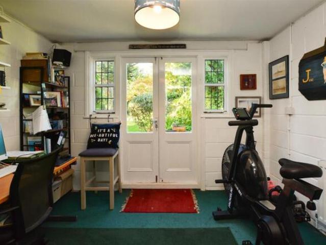 4 bedroom detached house for sale in Park Road, Brentwood, CM14