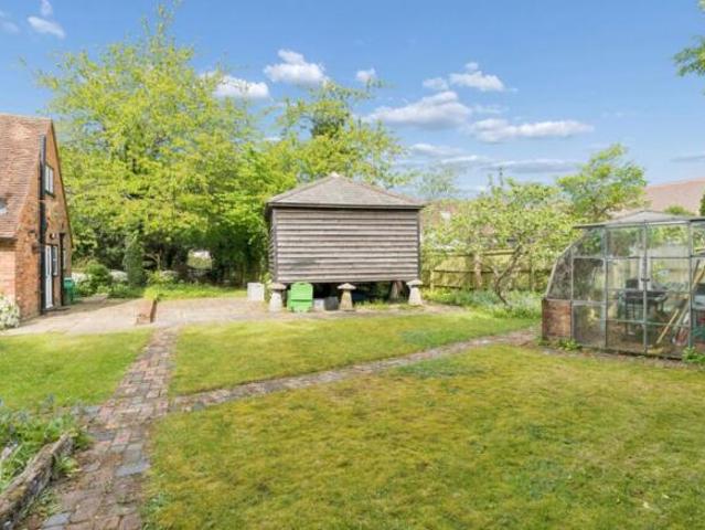 4 bedroom detached house for sale in Park Street Lane, Park Street, AL2
