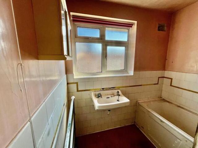 4 bedroom detached house for sale in Parkside Drive, Watford, WD17