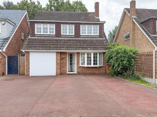 4 bedroom detached house for sale in Petersfield, Chelmsford, CM1