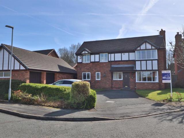 4 bedroom detached house for sale in Petersham Drive, Appleton, Warrington, WA4