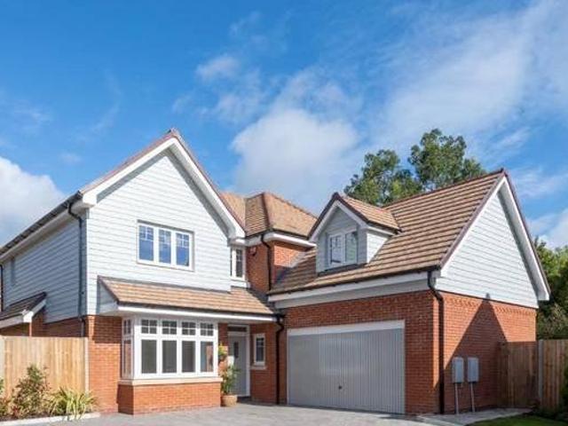 4 bedroom detached house for sale in Petworth Road Wisborough Green RH14 RH14