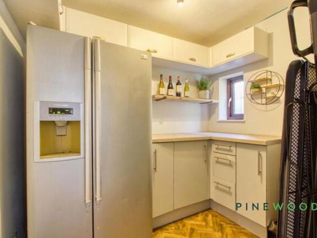 4 bedroom detached house for sale in Peacock Close, Killamarsh, S21