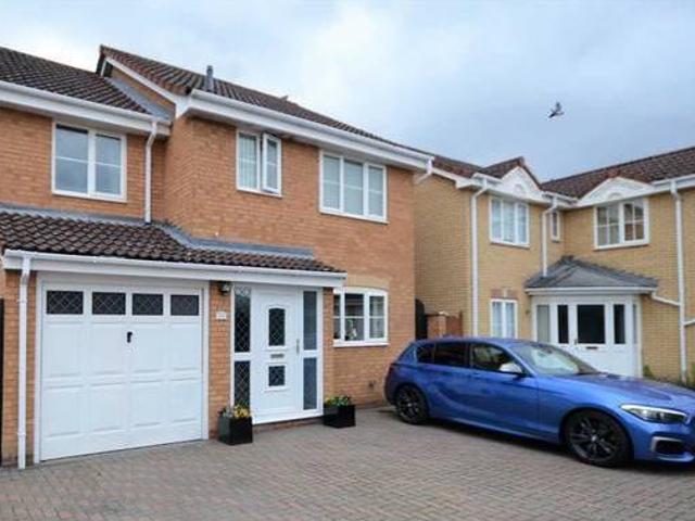 4 bedroom detached house for sale in Peakwell Close Taverham NR8