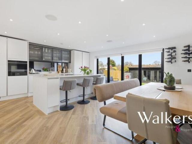 4 bedroom detached house for sale in Peartree Lane, Doddinghurst, CM15