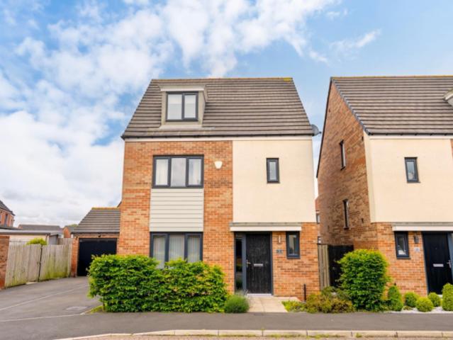 4 bedroom detached house for sale in Pedlars Close, Holystone, Newcastle Upon Tyne, NE27