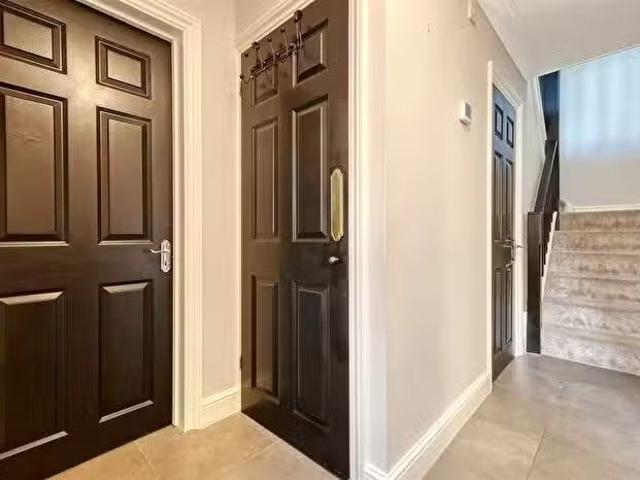 4 Bedroom Detached House For Sale In Peel Place, Ilford, IG5