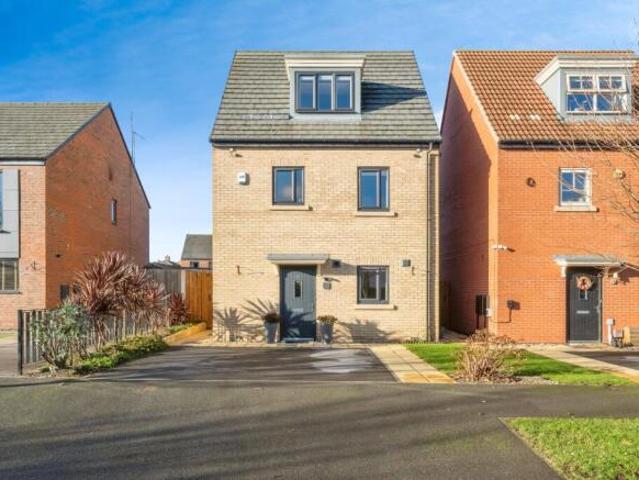4 bedroom detached house for sale in Pegasus Way, Doncaster, DN4