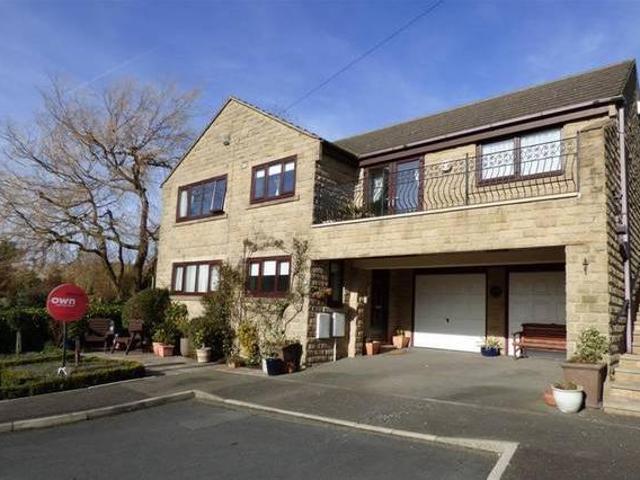 4 bedroom detached house for sale in Pennine View Kirkheaton HD5 0NQ HD5