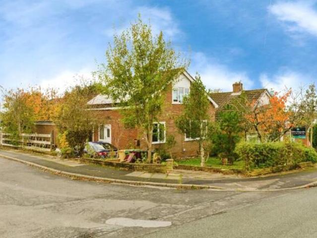 4 bedroom detached house for sale in Pennine Road, Horwich, Bolton, BL6