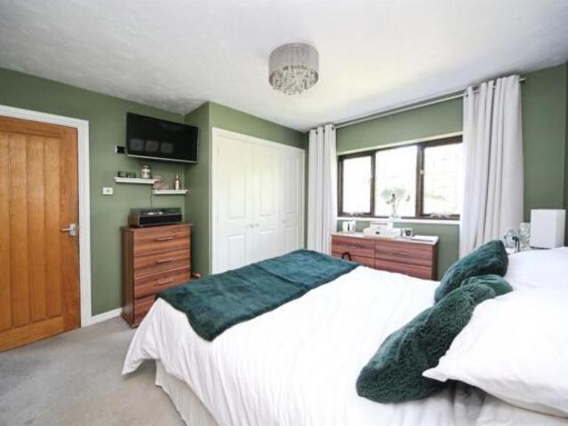 4 bedroom detached house for sale in Perrymead, Luton, LU2