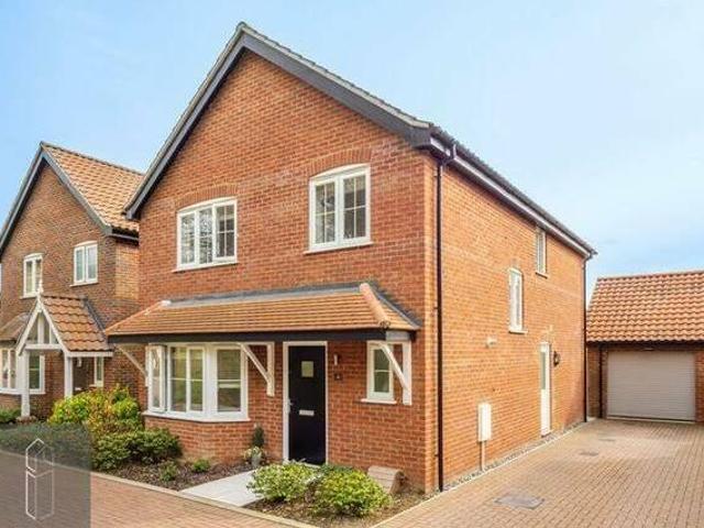 4 bedroom detached house for sale in Piccoli Close Old Costessey Norwich NR8