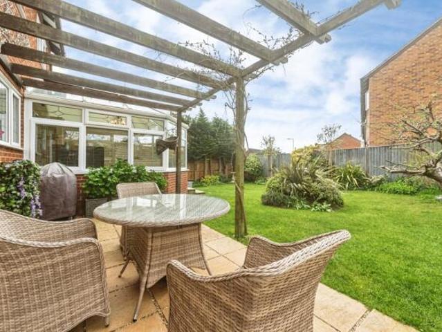 4 bedroom detached house for sale in Piercefield, Reading, RG31