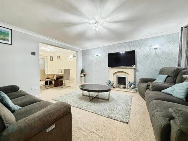 4 bedroom detached house for sale in Pilots Way, Hull, HU9
