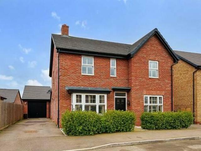 4 bedroom detached house for sale in Pincords Lane Cranfield Bedford MK43