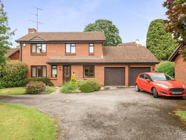 4 bedroom detached house for sale in Pine Trees, Cheltenham, GL53
