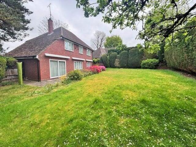 4 bedroom detached house for sale in Pinecroft, Hutton, Brentwood, CM13