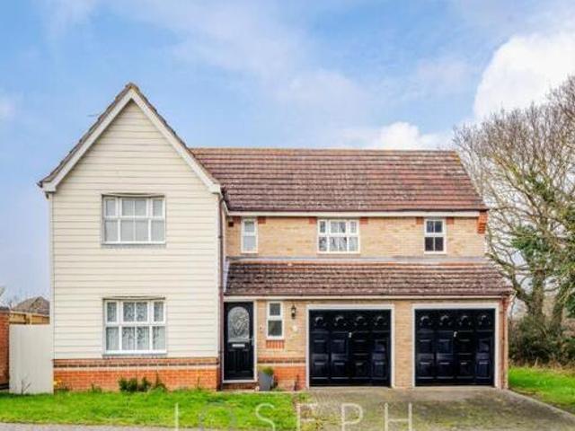 4 Bedroom Detached House For Sale In Pinewood