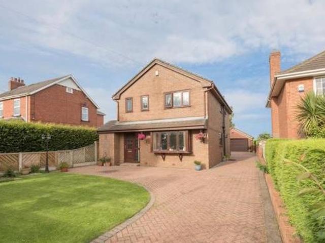 4 bedroom detached house for sale in Pinfold Lane Mickletown Methley Leeds LS26 LS26
