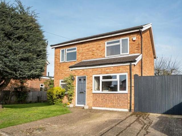 4 bedroom detached house for sale in Pipers Close, Burnham, Buckinghamshire, SL1