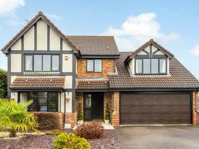 4 bedroom detached house for sale in Plum Tree Road Lower Stondon Henlow Bedfordshire SG16