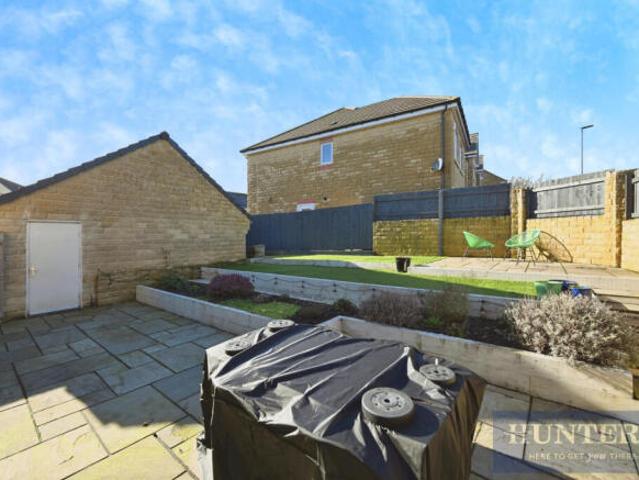 4 bedroom detached house for sale in Priestley Crescent, Apperley Bridge, BD10