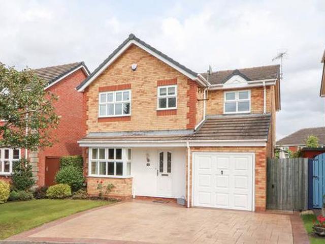 4 bedroom detached house for sale in Priory Close Walton Chesterfield S42