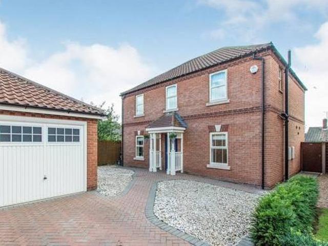 4 bedroom detached house for sale in Priory Gardens Hatfield Doncaster DN7