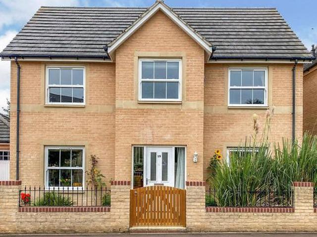 4 bedroom detached house for sale in Primrose Avenue Downham Market PE38