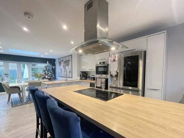 4 bedroom detached house for sale in Prince Charles Road Fairford Gloucestershire GL7