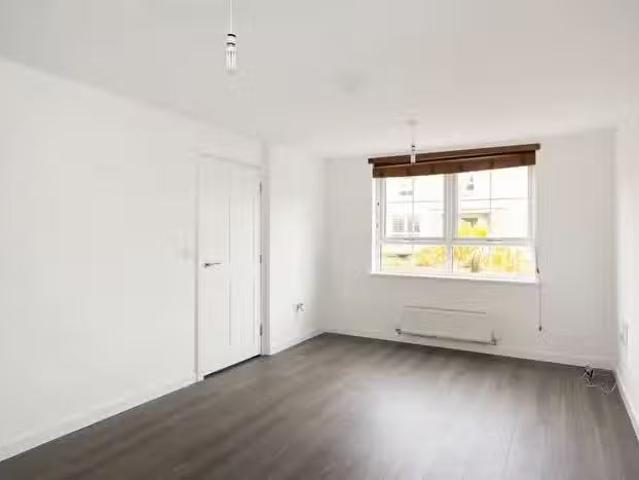 4 Bedroom Detached House For Sale In Printonan Crescent, Morto.